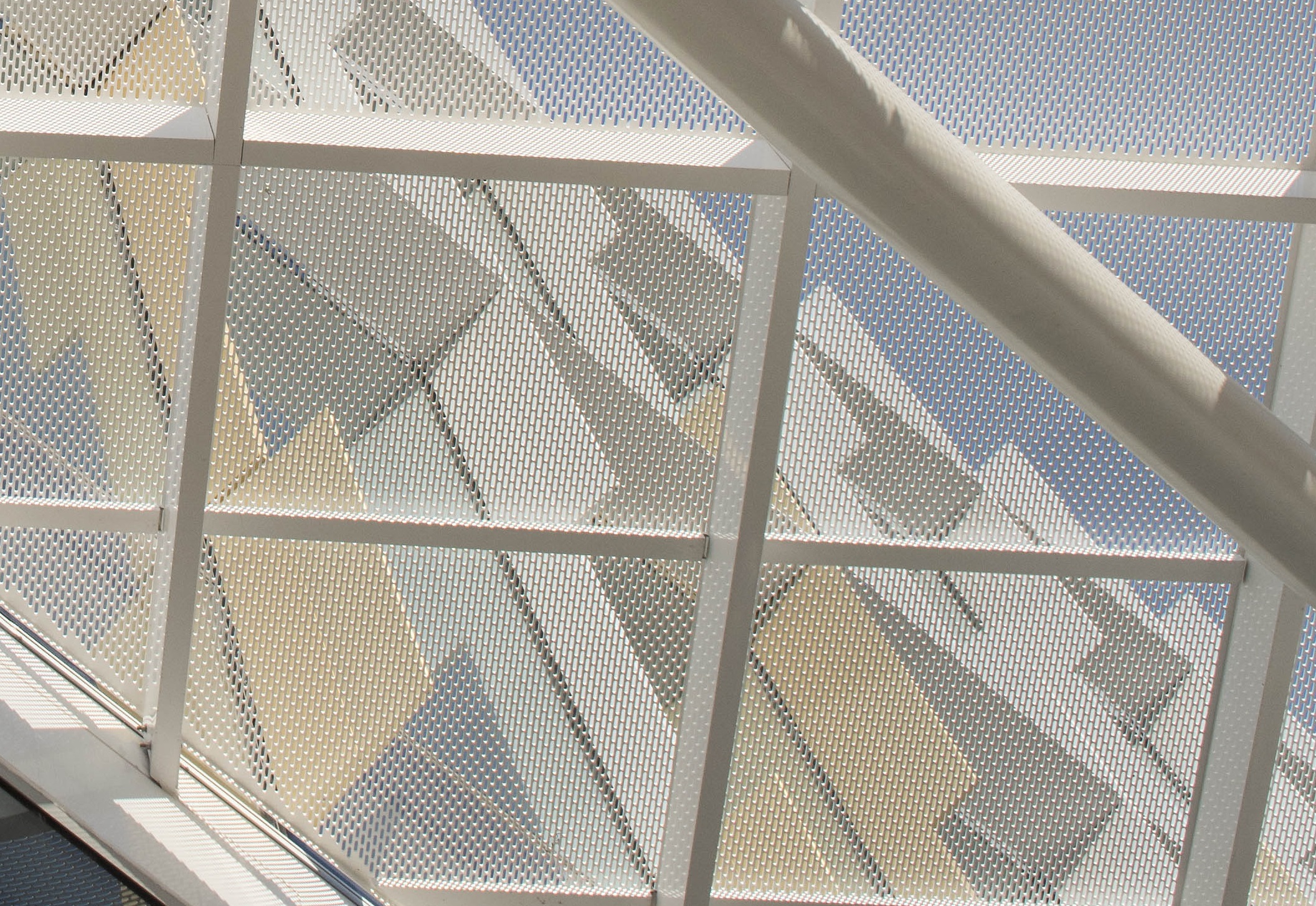 Top Perforated Metal Patterns: Round-end Slot - Arrow Metal