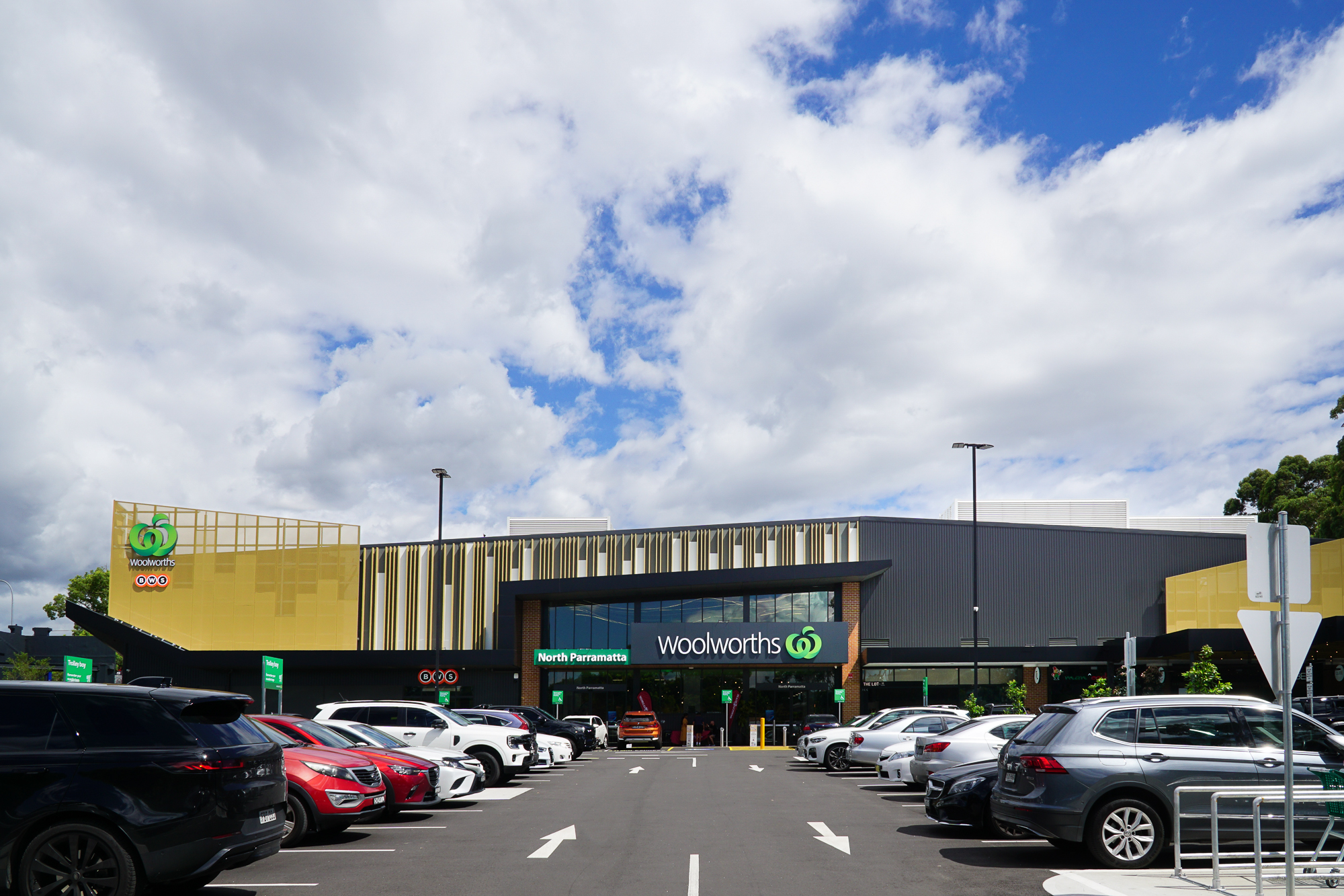 Shopping Centre Facade, New Woolworths Store - Arrow Metal